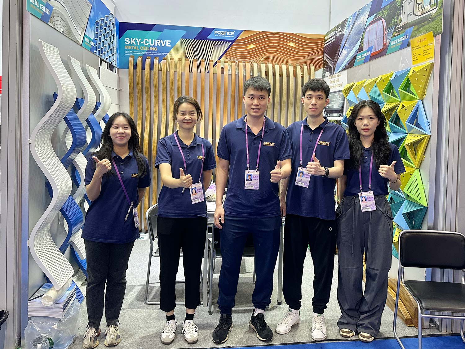 Durante la exposición PRANCE, el escenario fue increíblemente animado ...