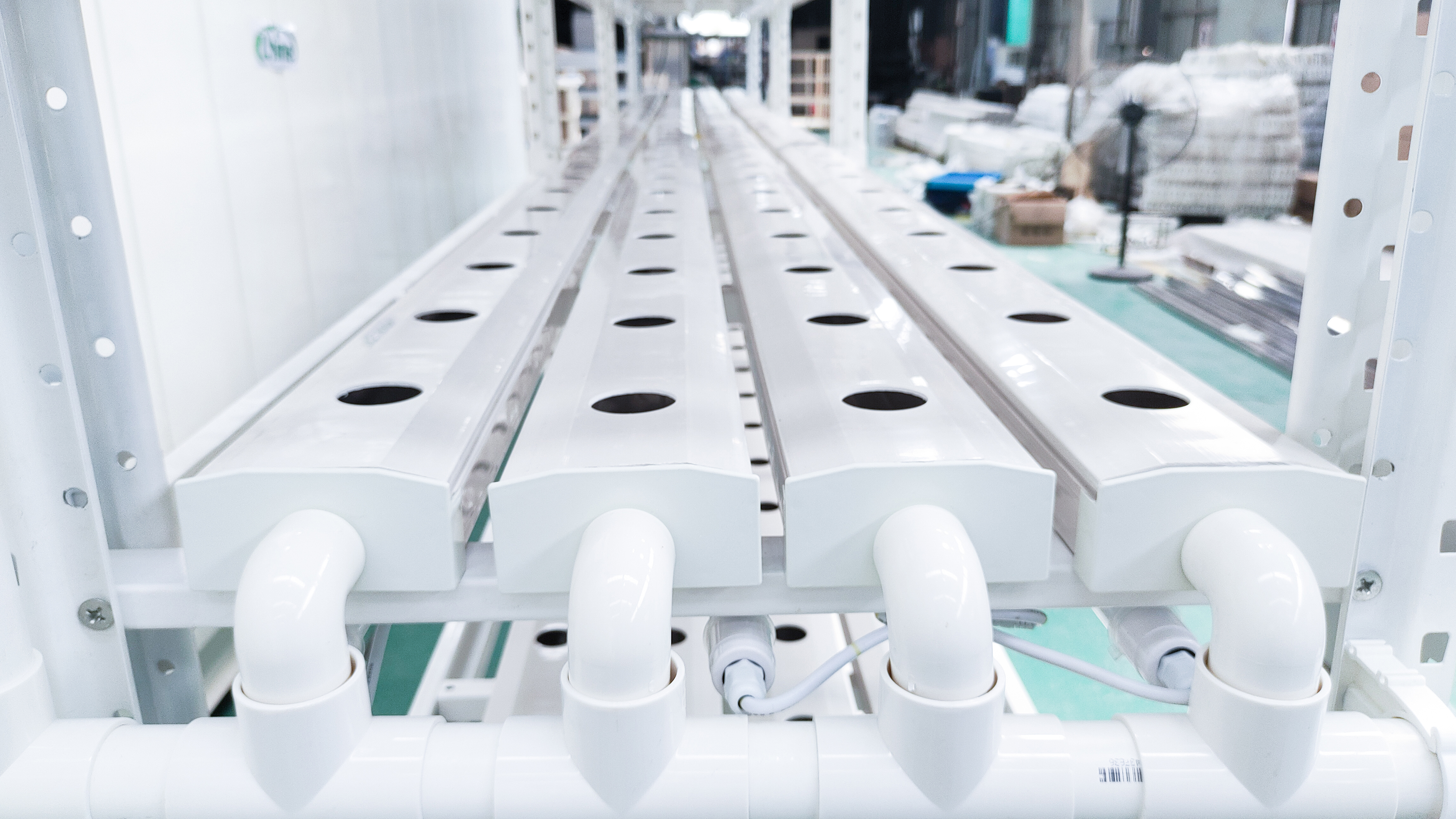 Vertical A NFT hydroponic system greenhouse farm project lettuce ...