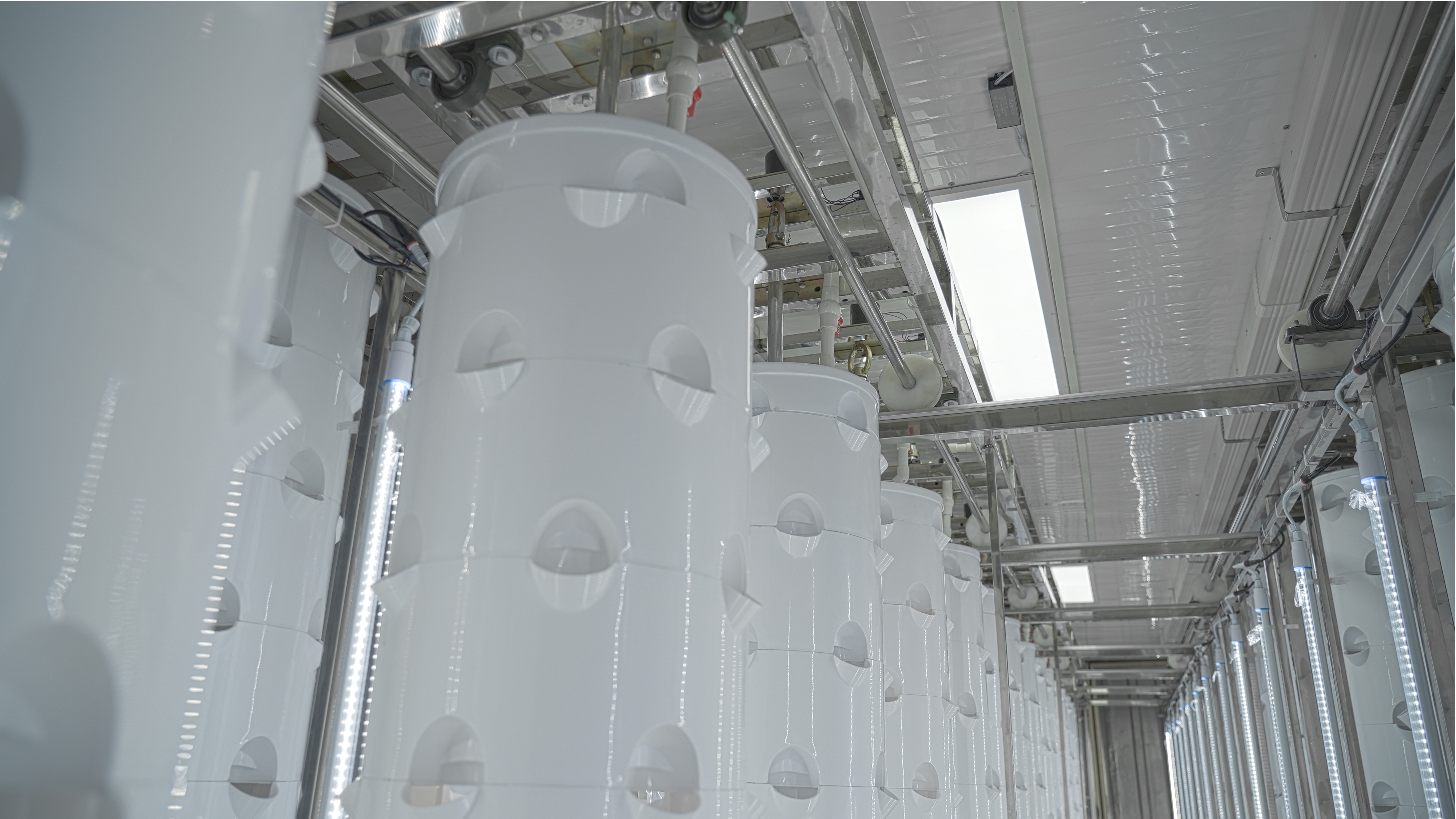 Lyine Hydroponics Rotating Tower Growing Container Farm System1 | Lyine