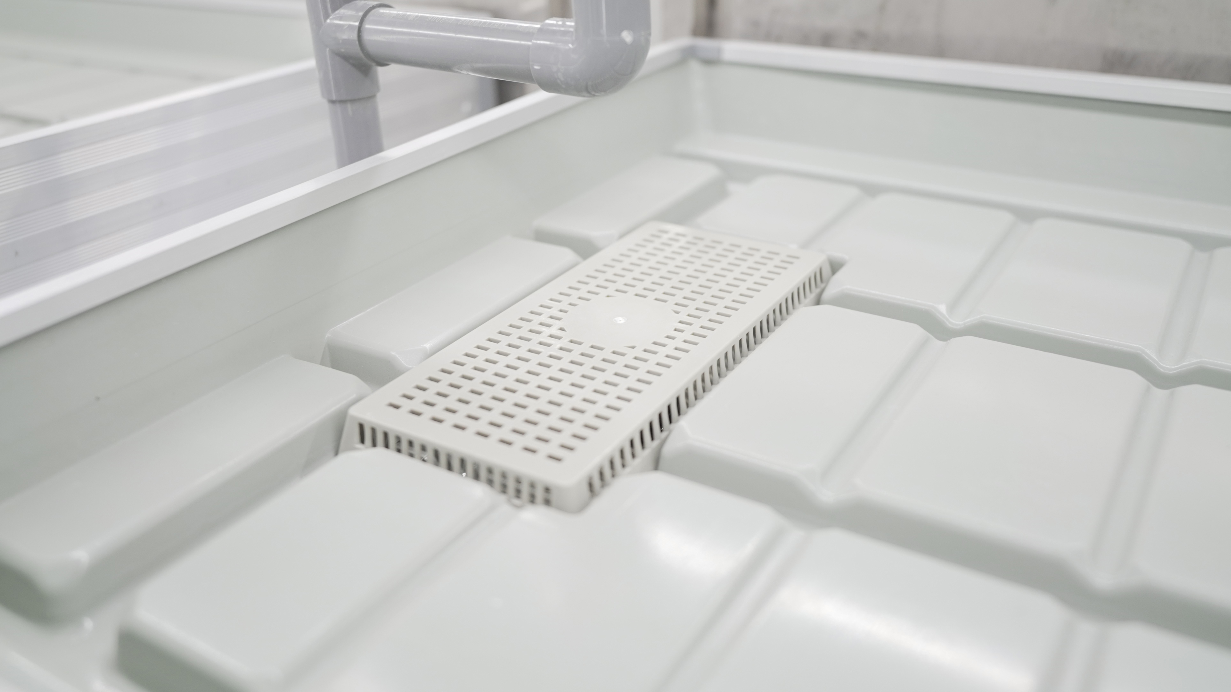 lyine Hydroponics vertical EBB and flow table container farming system