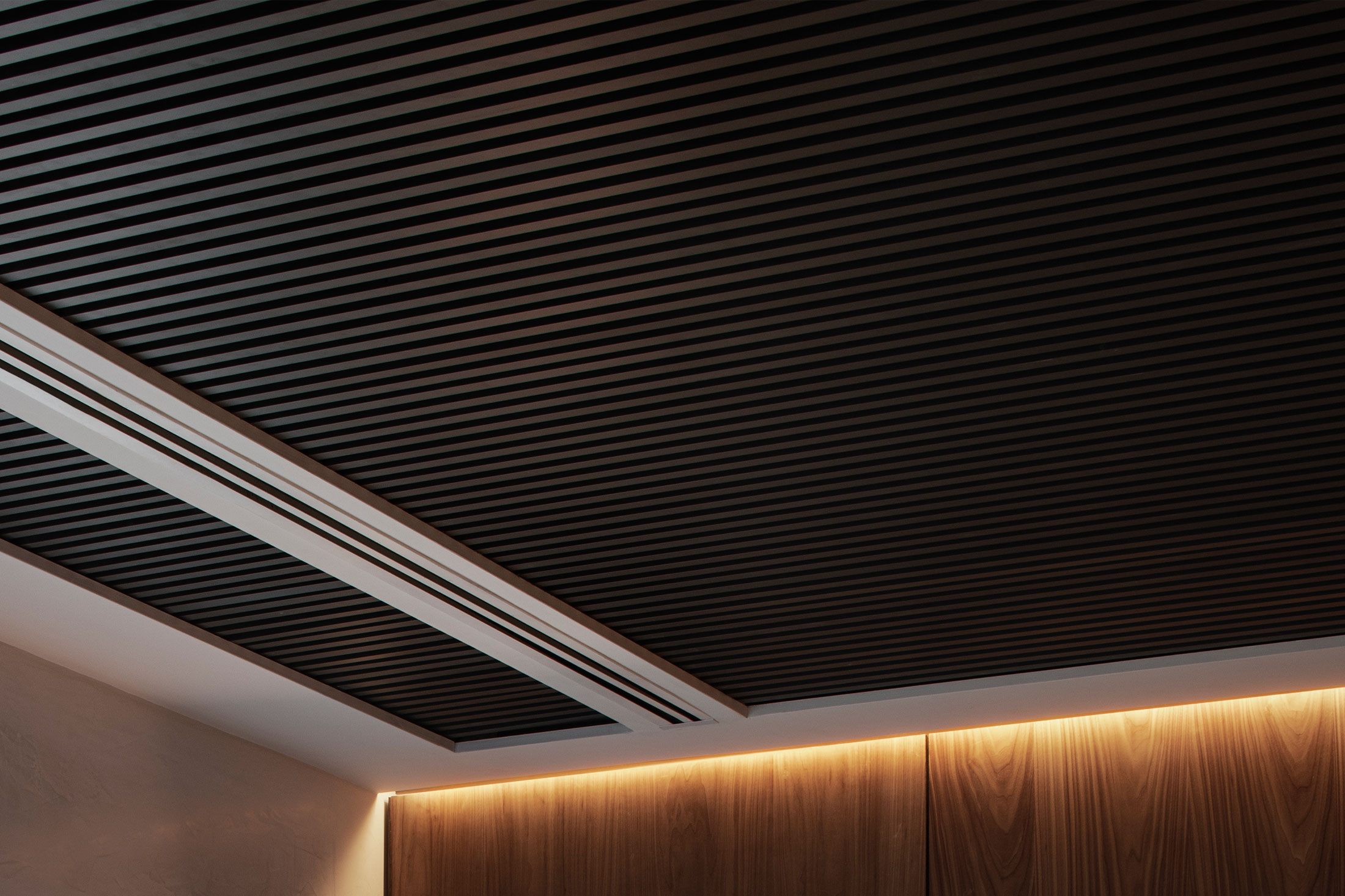 10 Key Benefits of Suspended Tile Ceilings for Commercial Workspaces