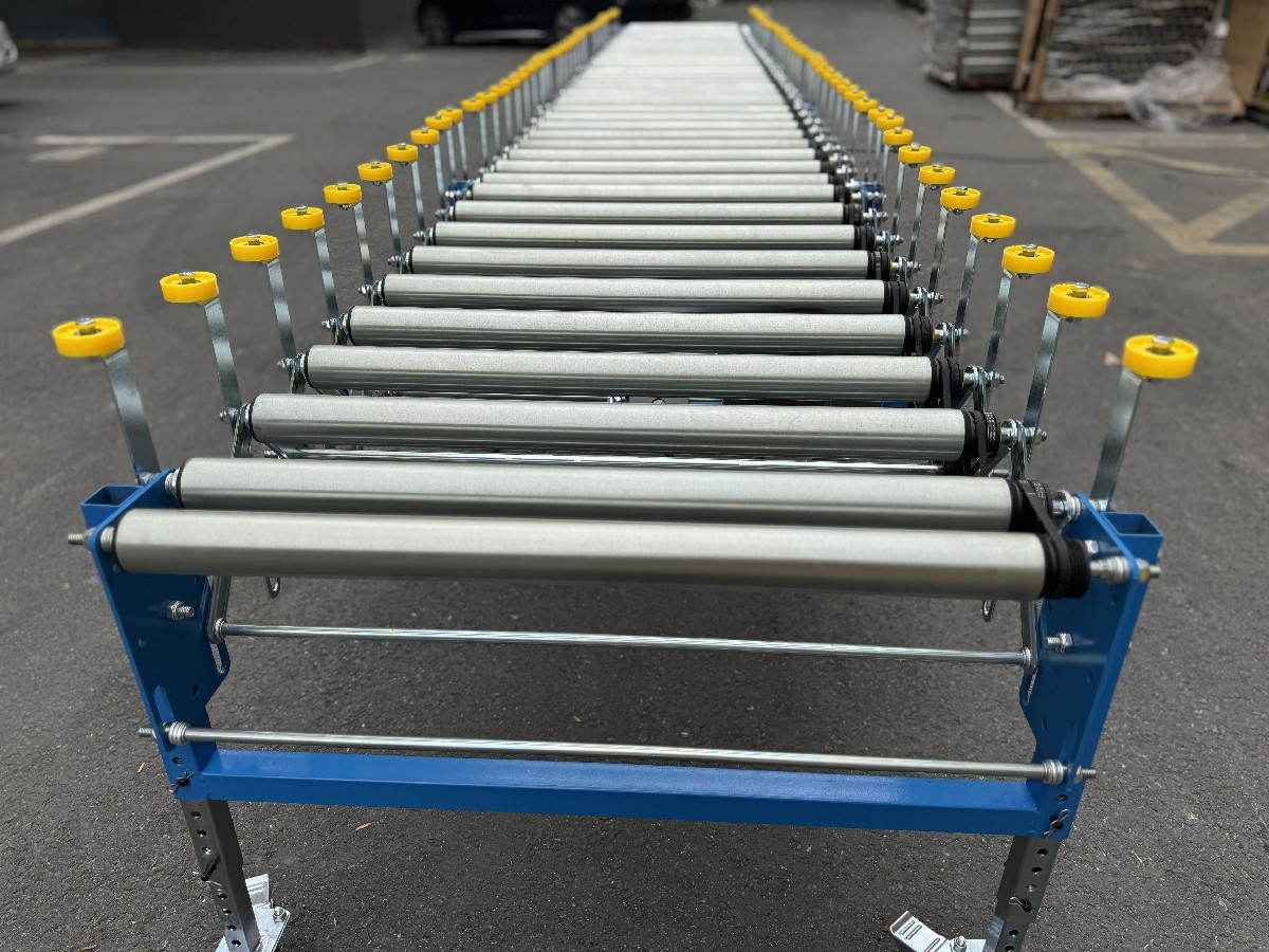 Motorized Expandable Conveyor Roller System with Two Side Guide Wheels ...