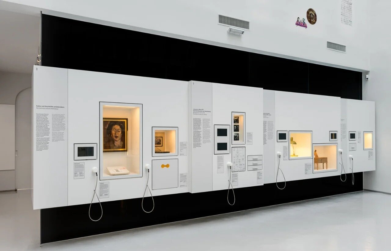 Custom Made Commercial Display Cabinets Price List - LUXE Showcases