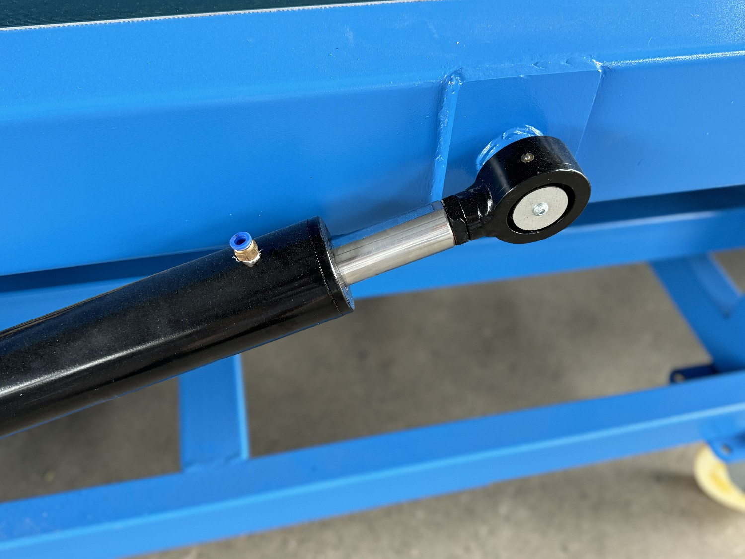 Portable Belt Conveyor Machine with Hydraulic Height Adjustment | YiFan ...