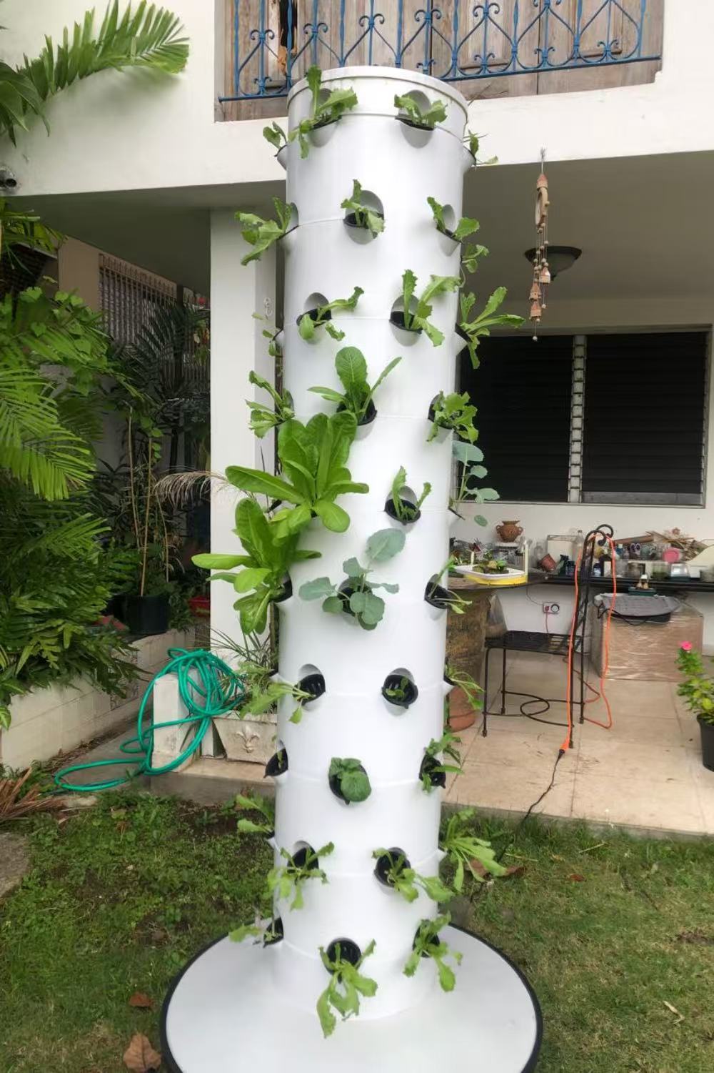 Vertical Hydroponic Tower System for Greenhouse Gardening in Portugal | Lyine