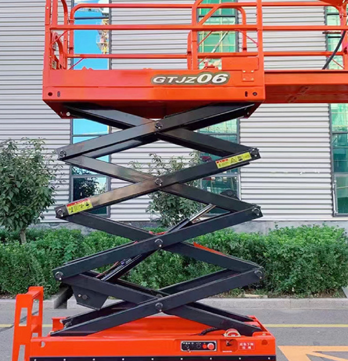 Electric Lifter Hydraulic Mobile Scissor Type Aerial Work Lift Platform ...