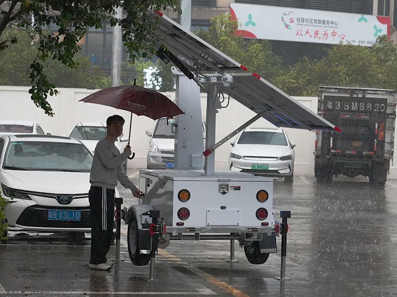 Heavy Rain HiSOLO IP65 Testing | BIGLUX