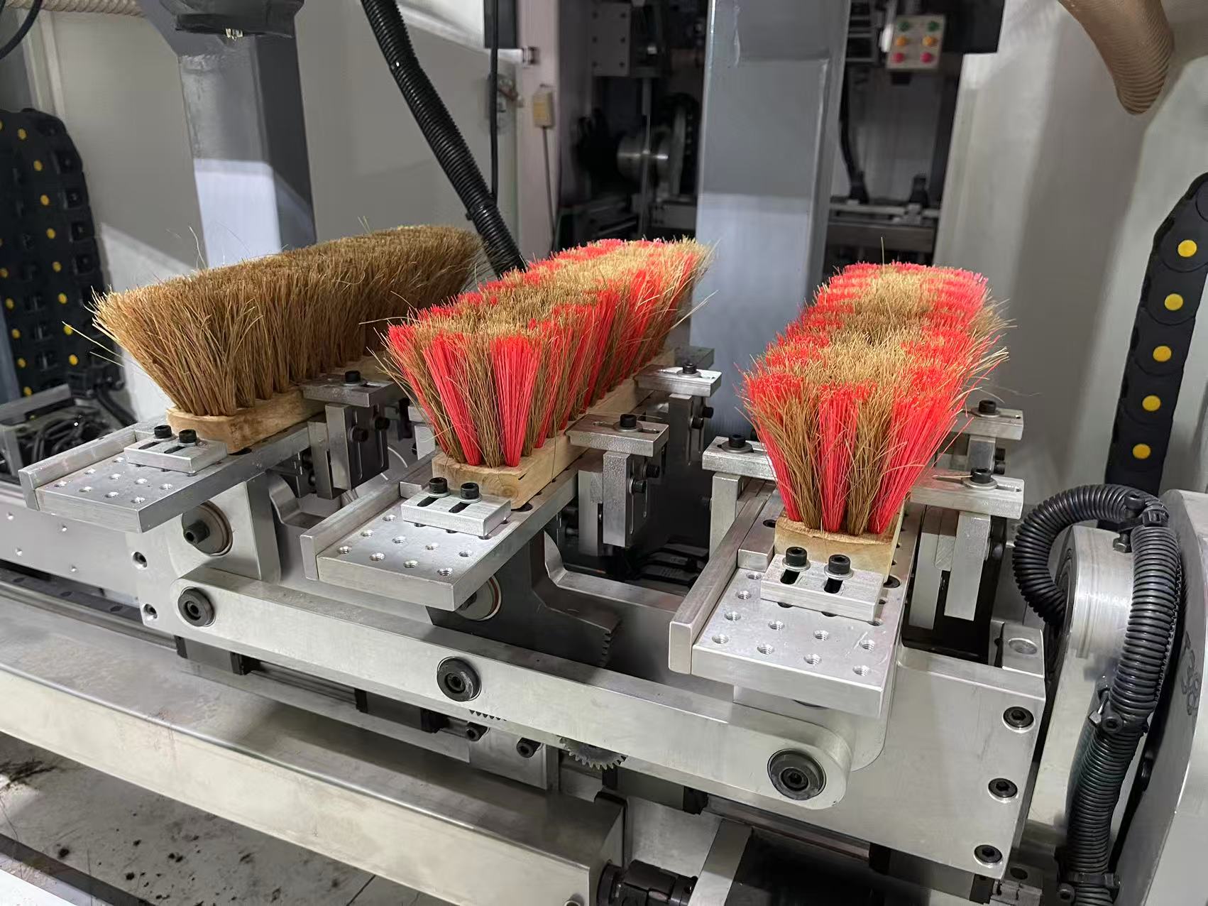 Brush making machine,Brush drilling and tufting machine , China brush ...