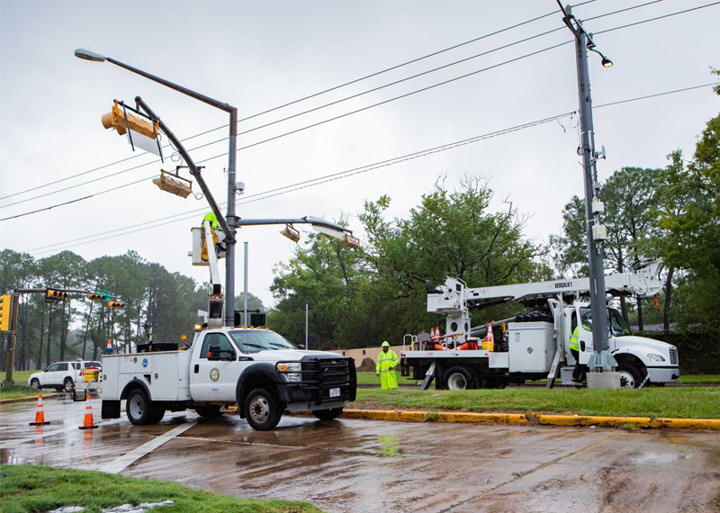 What Is a Traffic Signal Pole? a Complete Guide