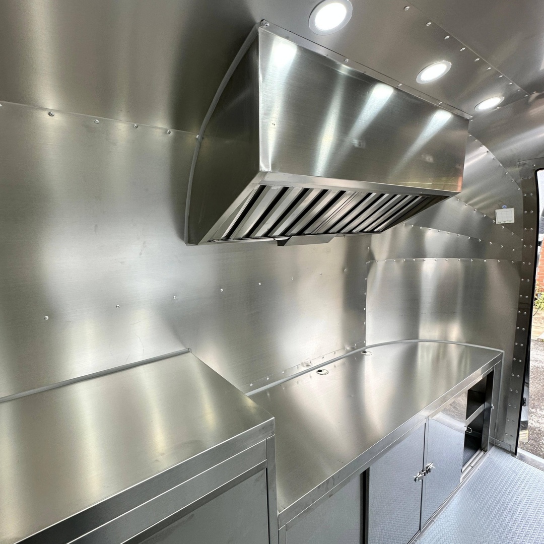 Luxury Mobile Bar Trailer [4m] - Glossy Black Retro Design for Events ...