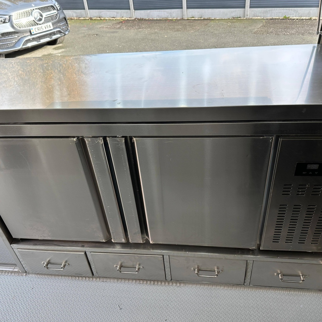 Luxury Mobile Bar Trailer [4m] - Glossy Black Retro Design for Events ...