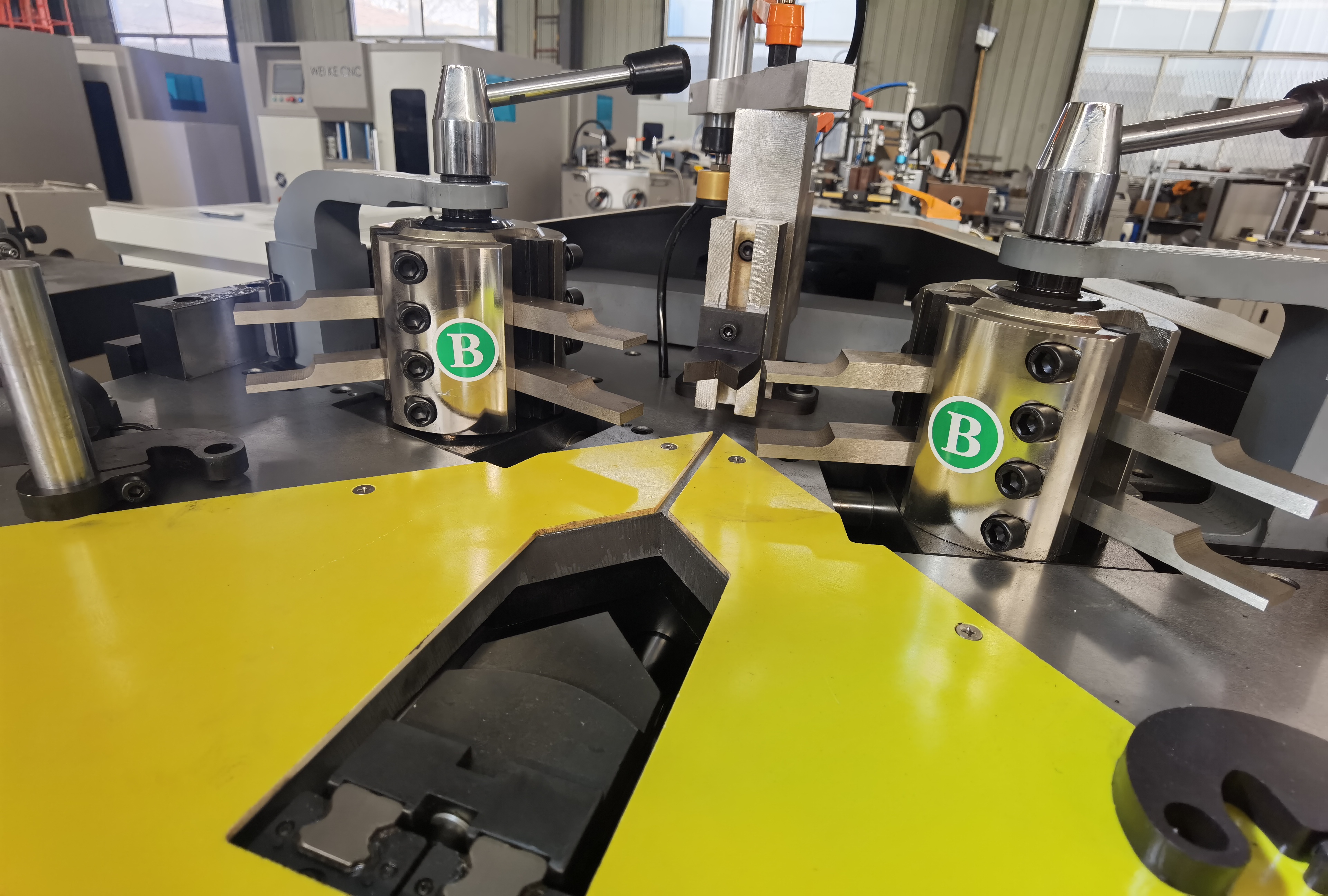 What Is a Corner Crimping Machine? | Eworld Machine