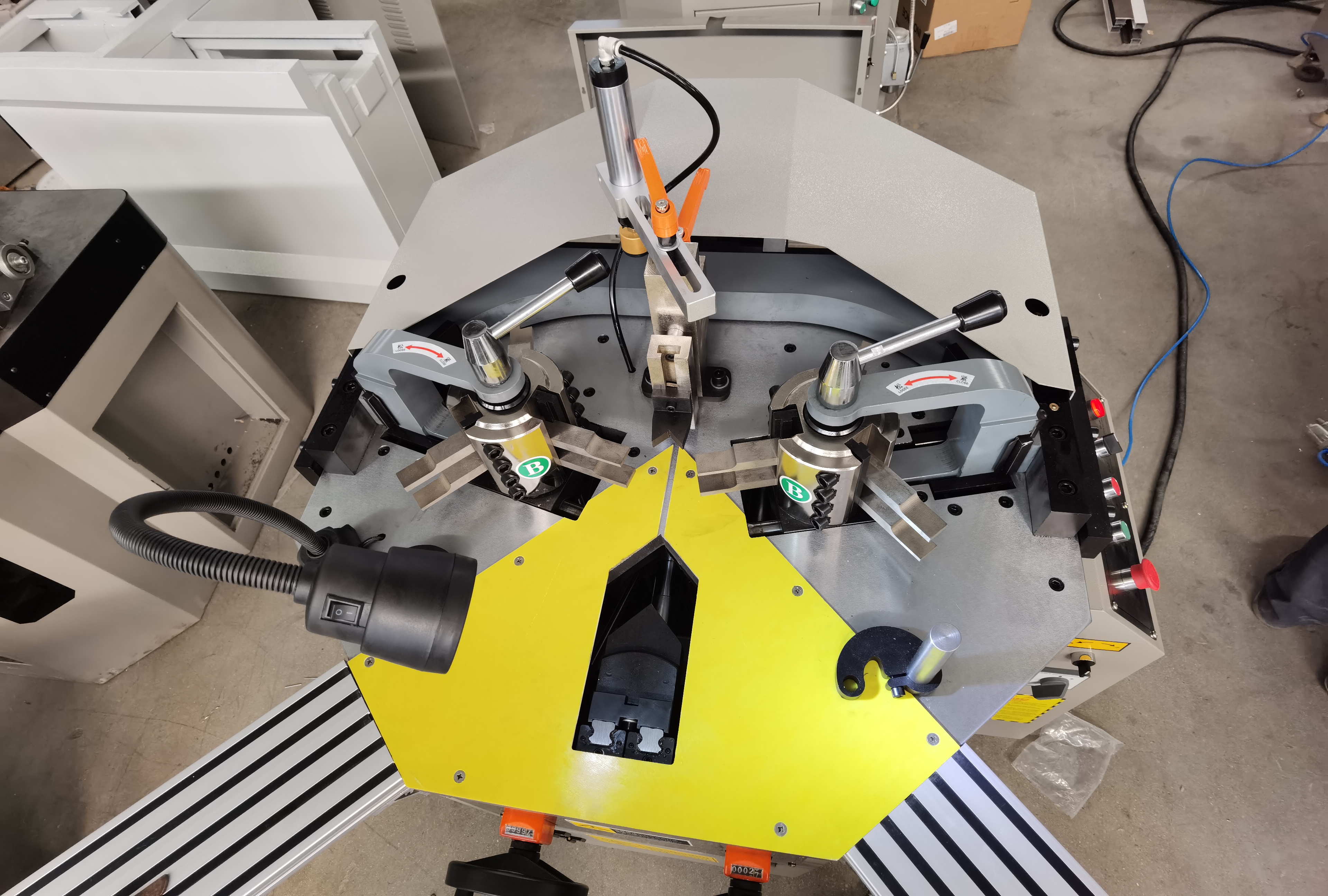 What Is a Corner Crimping Machine? | Eworld Machine