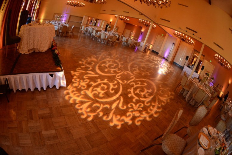 Élégance enchanteresse : une étude de cas sur la projection de mariage ...