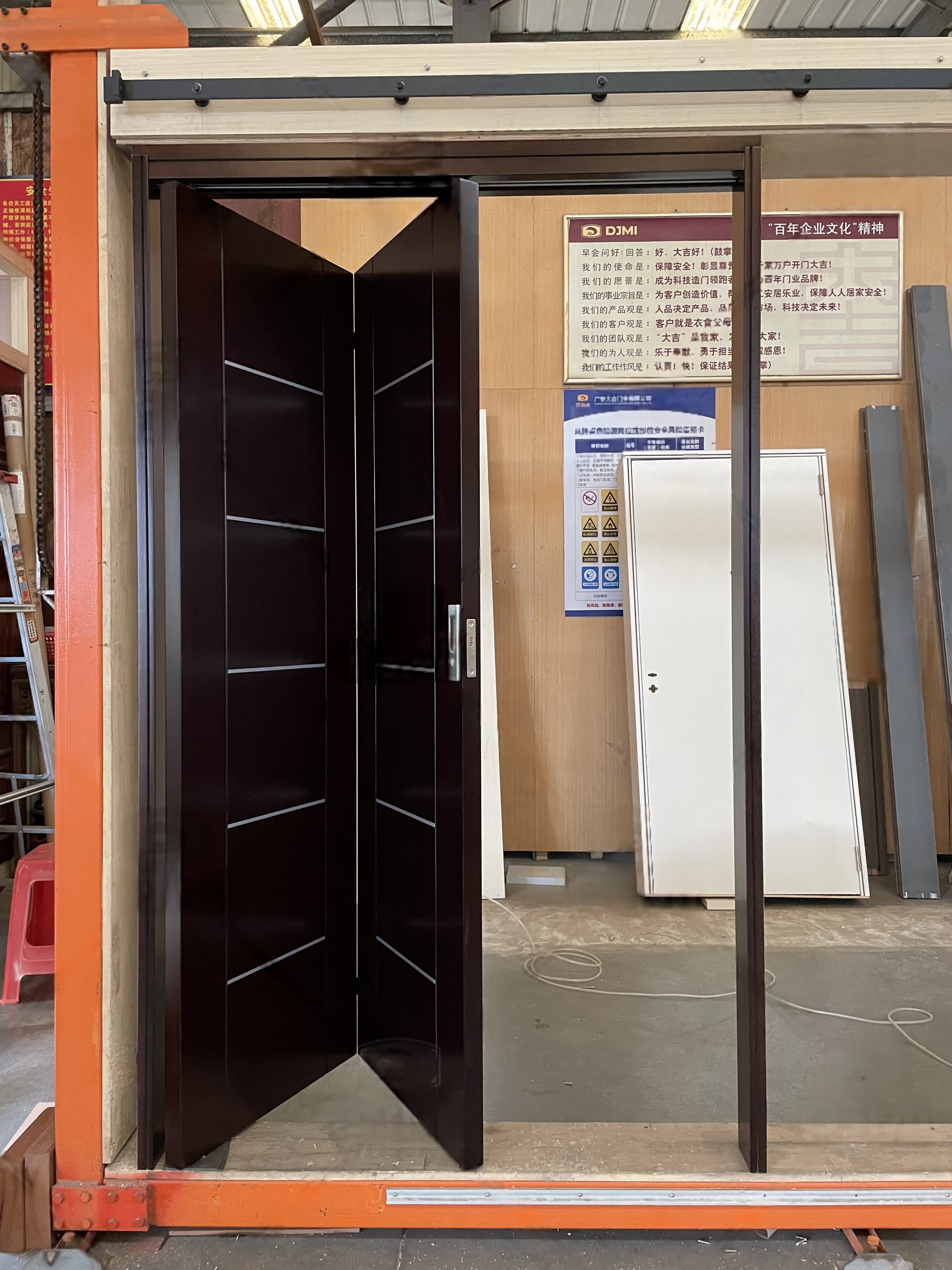 Customized Interior Multi-panel WPC Slab Folding Accordion Doors for House | Zonle