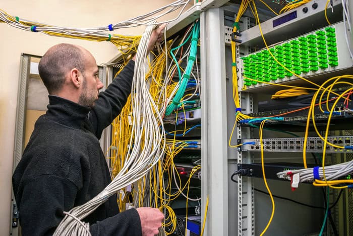 Patch Cable Vs Crossover Cable: Key Differences Explained - Farsince