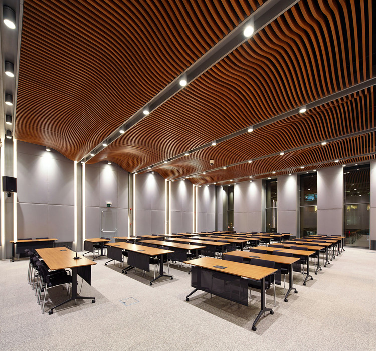 Optimus suspensus laquearia ideas ad commercial aedificia