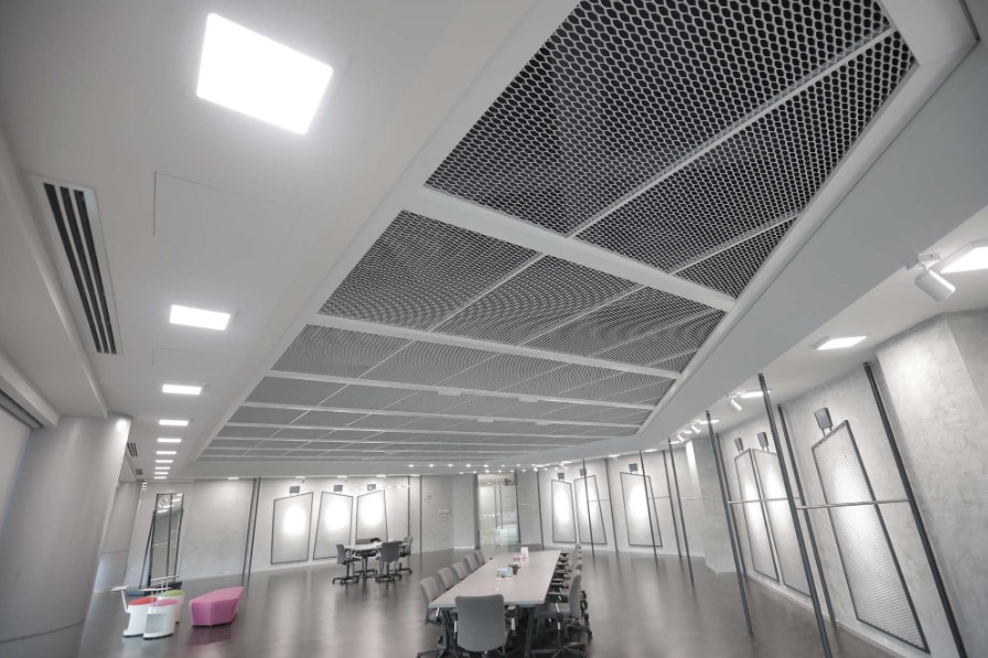 Easy Methods for How to Tile a Ceiling in Commercial Buildings