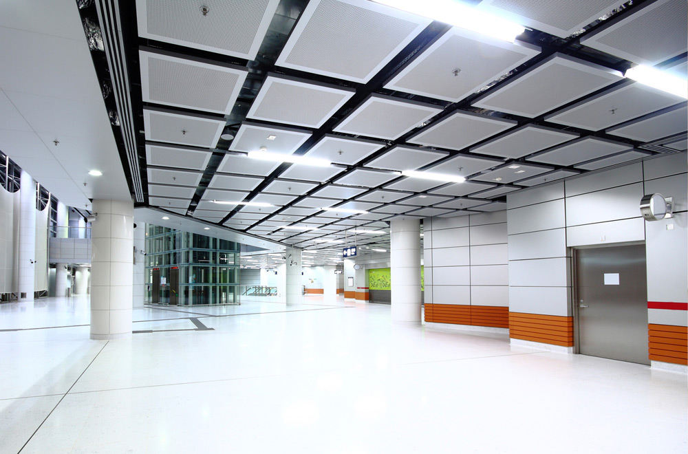 How to Insulate a Ceiling in Commercial Buildings