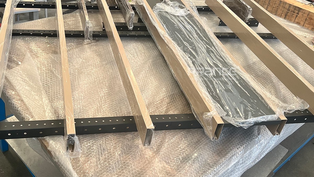 Hong Kong International Airport Terminal 1 Profile Baffle Ceiling ...