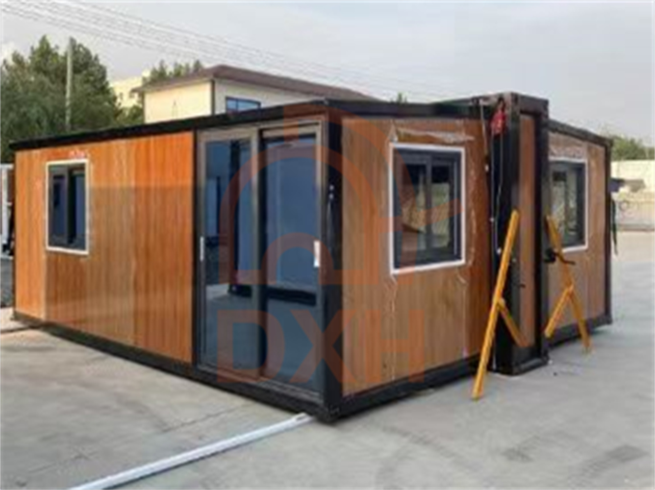 Portable Living Space: 20ft Expandable Container House - DXH
