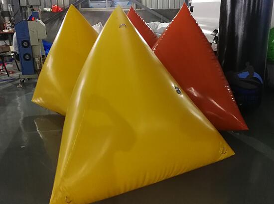 High Quality 1.5m Solid Color Triangle Inflatable Buoy for Sale