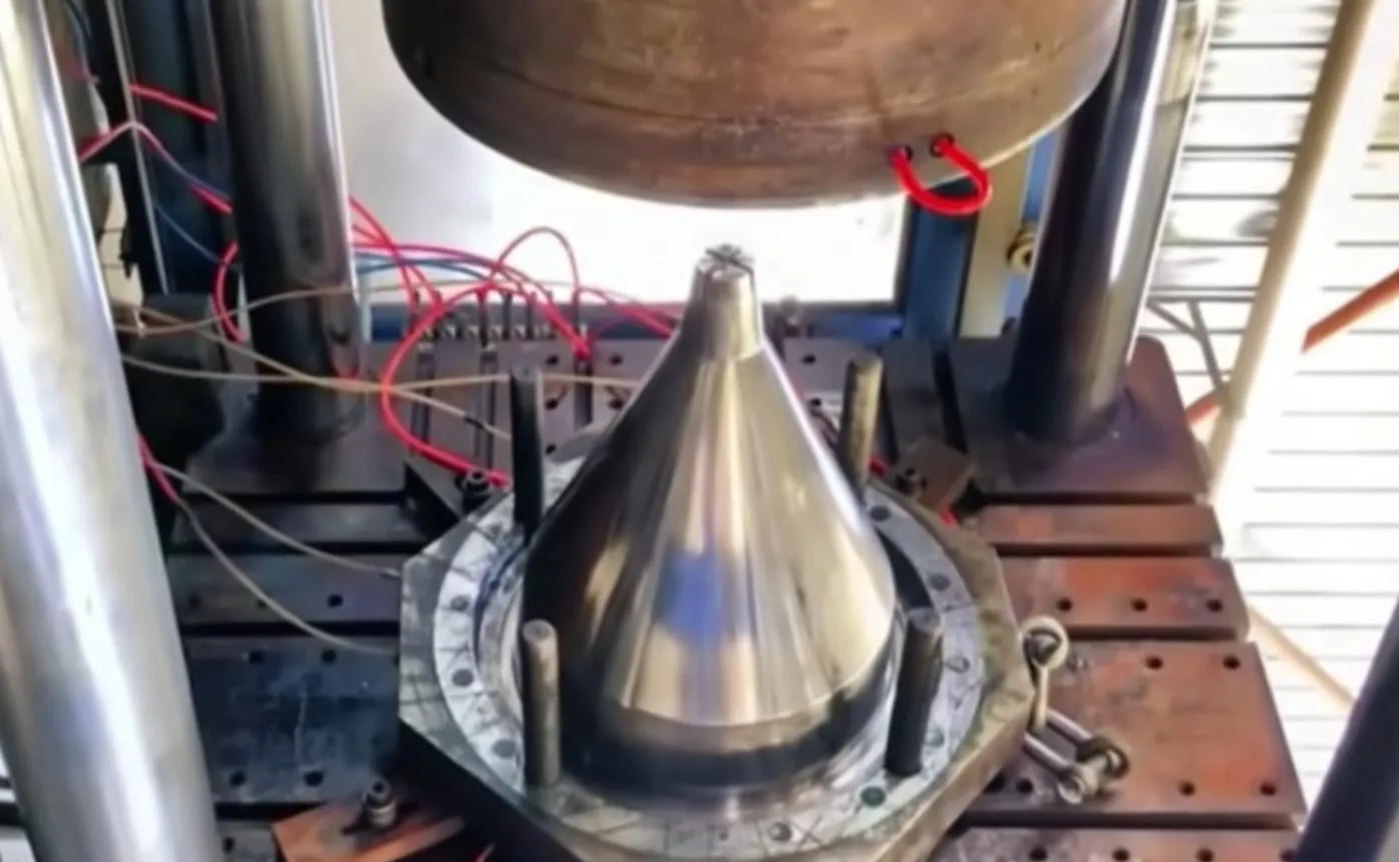 Moulage par injection de grandes pièces | JSJM