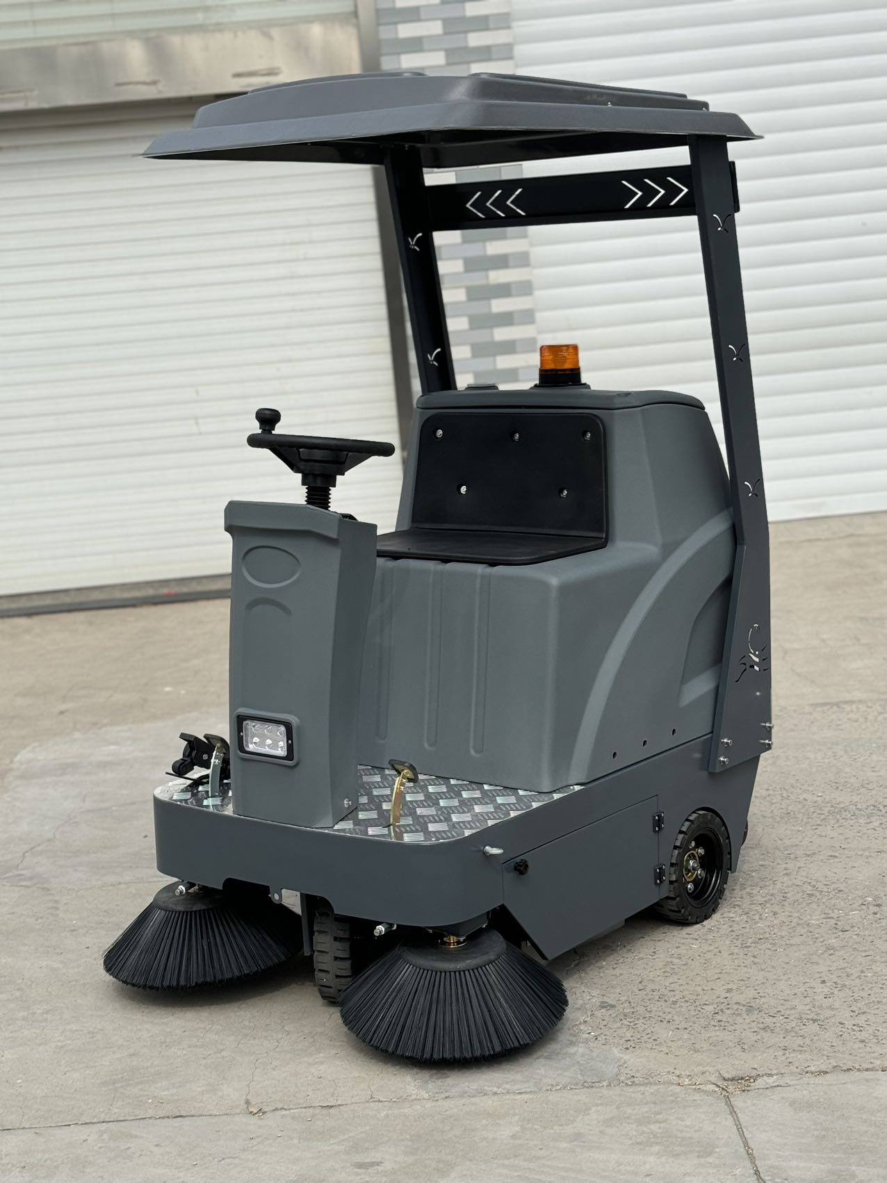 VLIFT Ride-on Sweeping Machine C2 Ride-on Electric Sweeping Machine - VLIFT