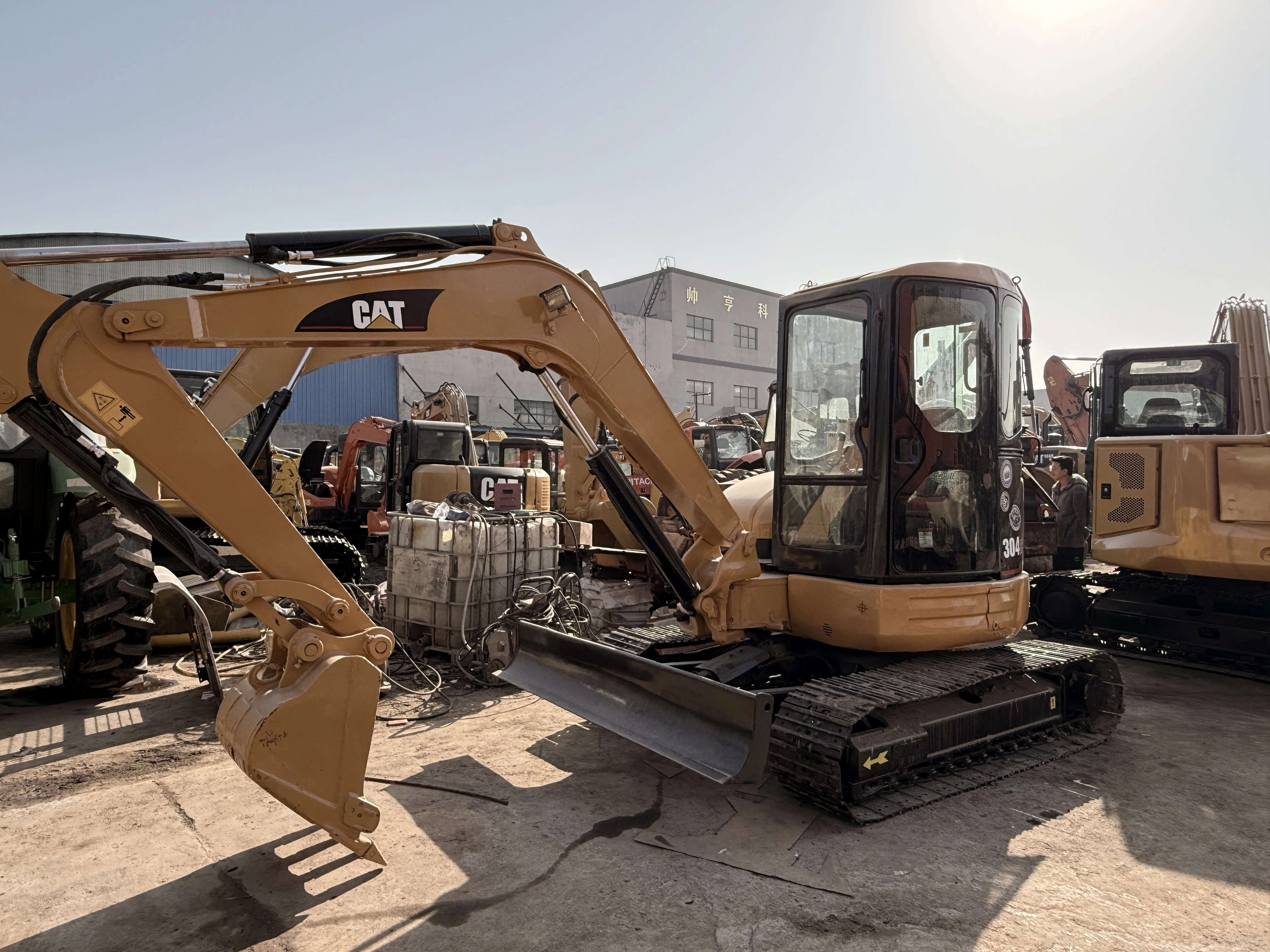 Excavator Mini CAT 304CR Bekas Tahun 2023, Kapasitas 4 Ton, Excavator ...