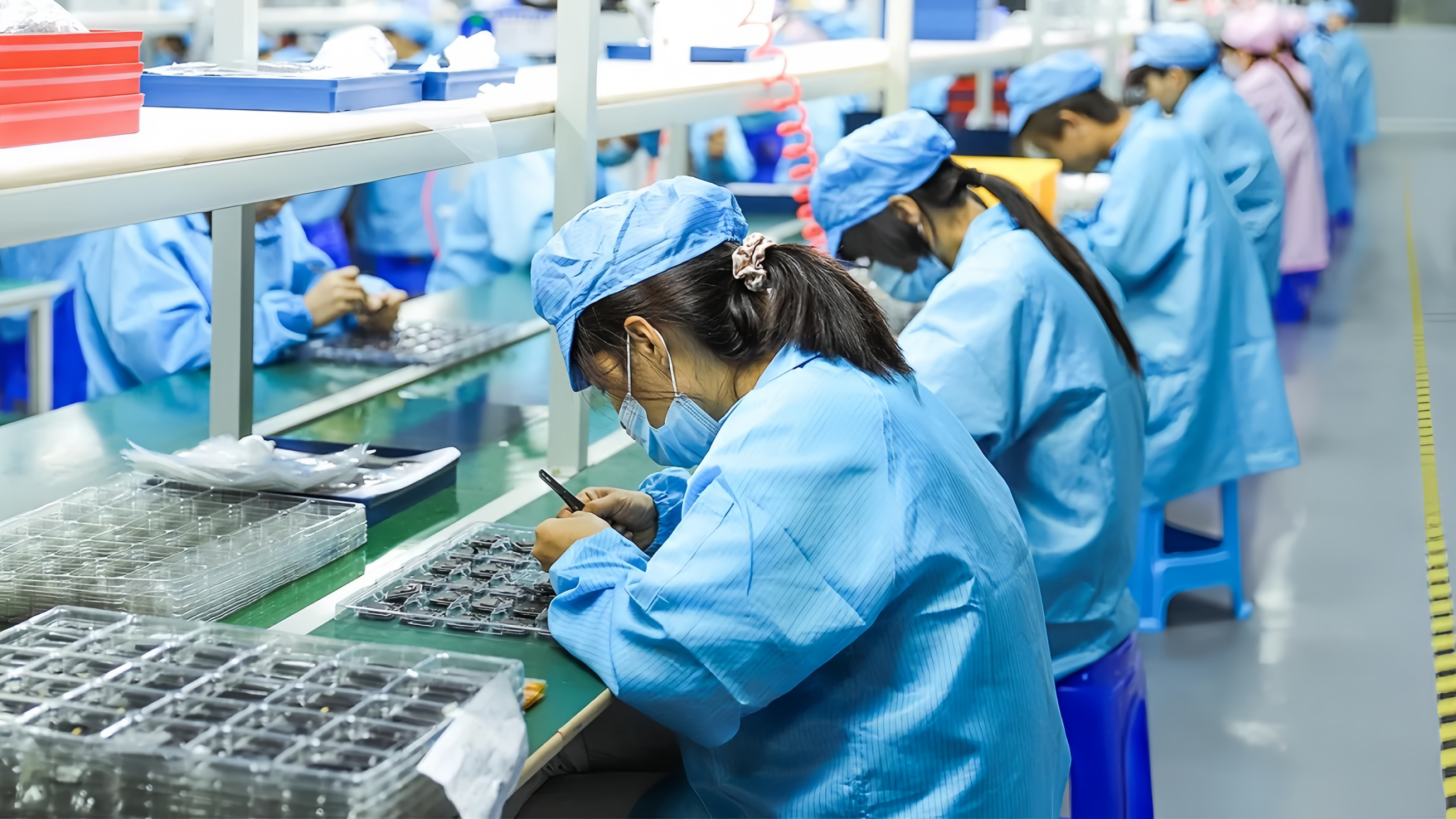 Wearable ODM Manufacturing: How to Survive Q4 Spikes Without Returns ...