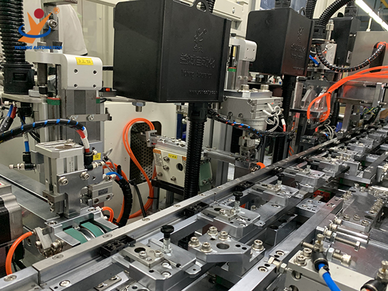 Automatische Montagemaschine für elektronische Teile für Kippschalter | Yicheng