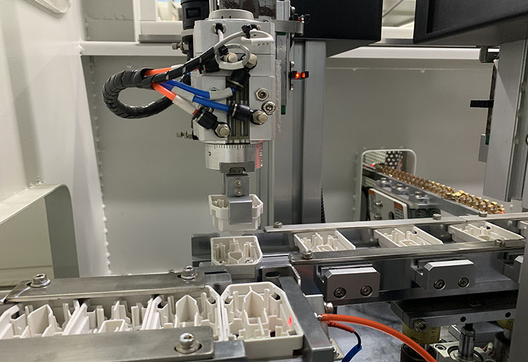 Electric 5 Poles Plug Switch Socket Assembly Machine | Yicheng