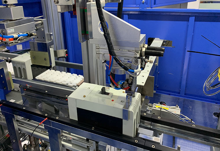 Full Automatic CE Standard MCCB Circuit Breaker Assembly Machine ...