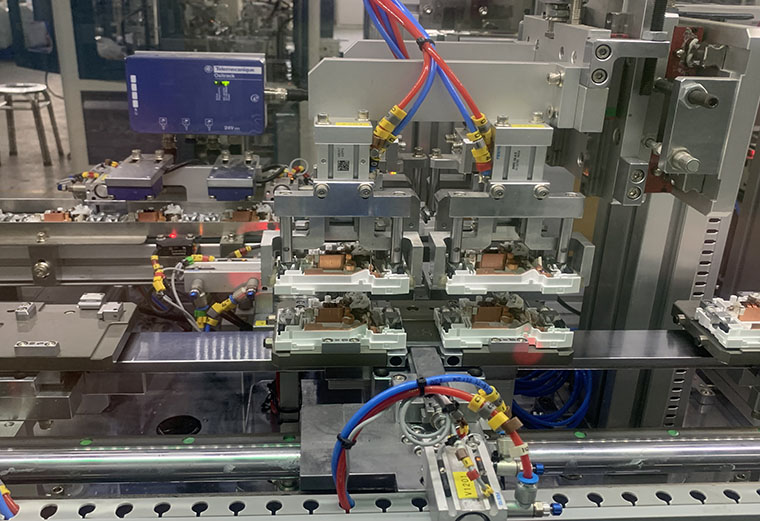 MCB Feeding and Assembly Manufacturing Production Line | Yicheng