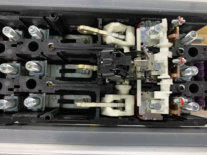 Customized MCCB Circuit Breaker Automatic Assembly Machine Production ...