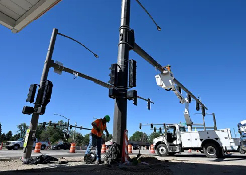 The Complete Guide to Traffic Light Pole Installation | JOISYNC
