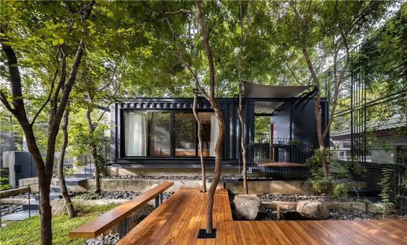Container Houses a Building Integrated with Nature