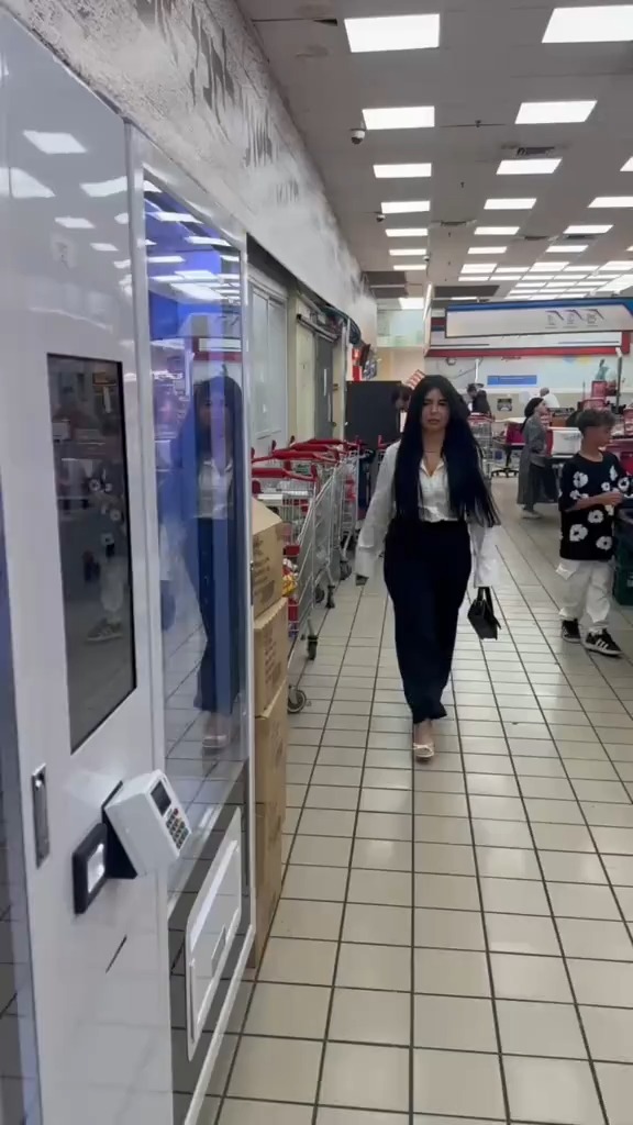 Revolutionize Electronics Retail with Smart Vending Machines for Phones ...