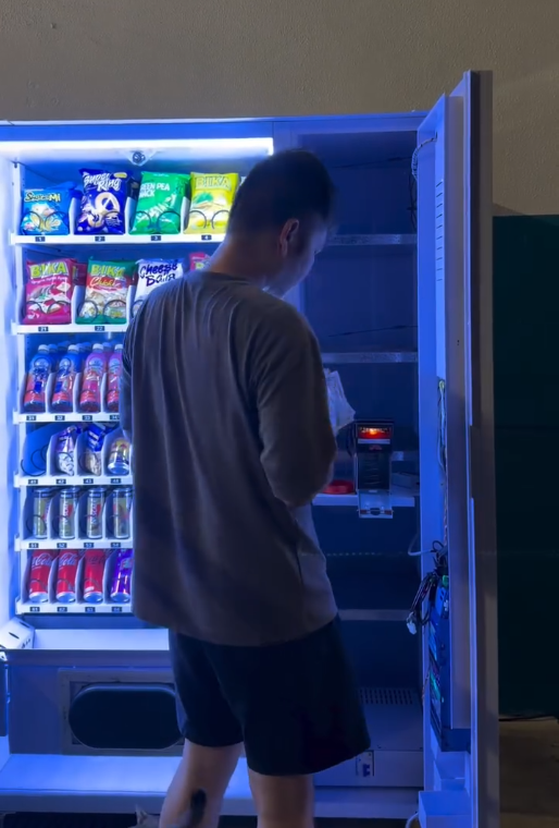 Maximize Sales with High-Capacity Snack & Beverage Vending Machines for ...
