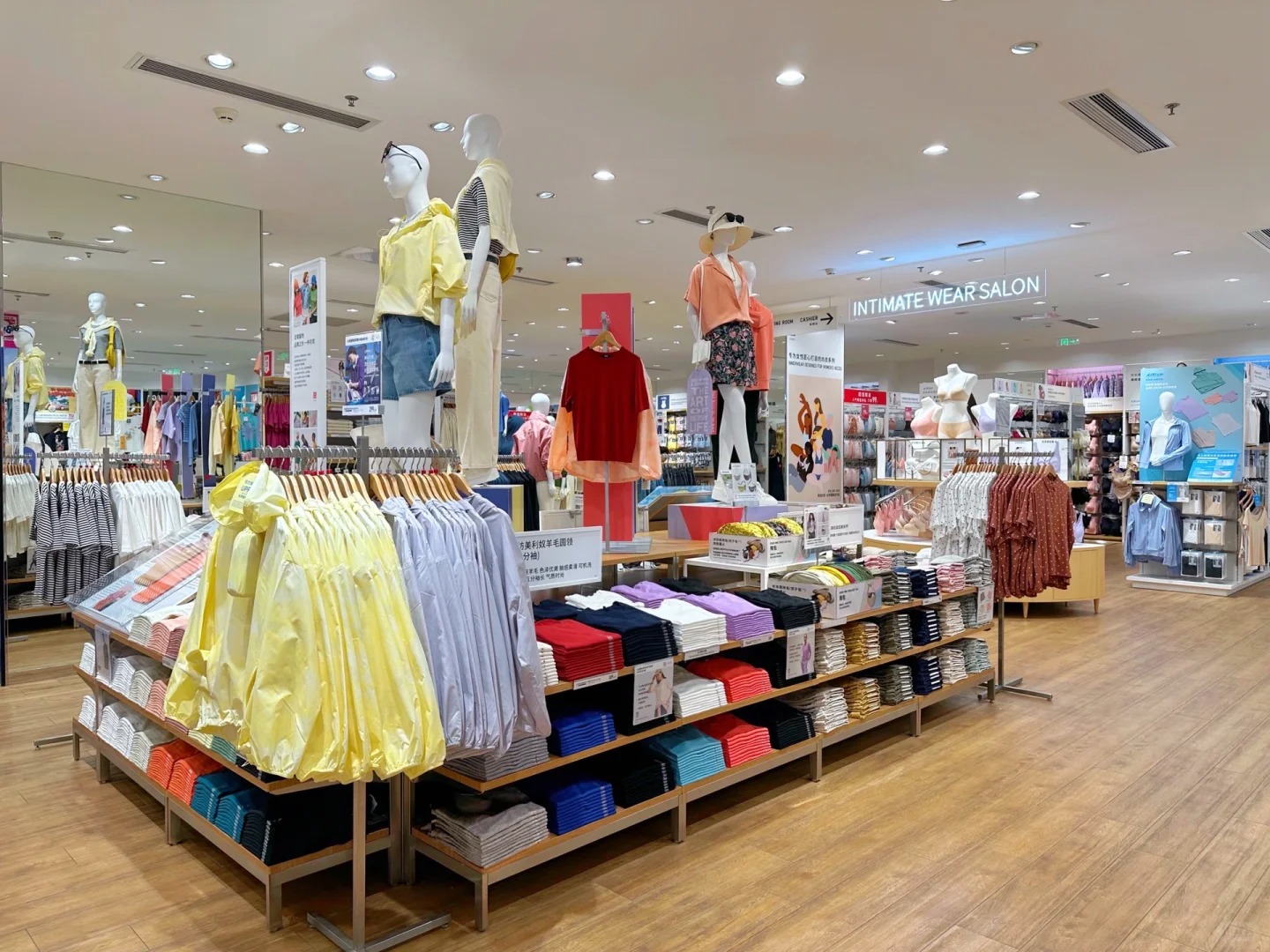 Commercial Clothing Racks and Fixtures Modern Design Display Cabinets ...