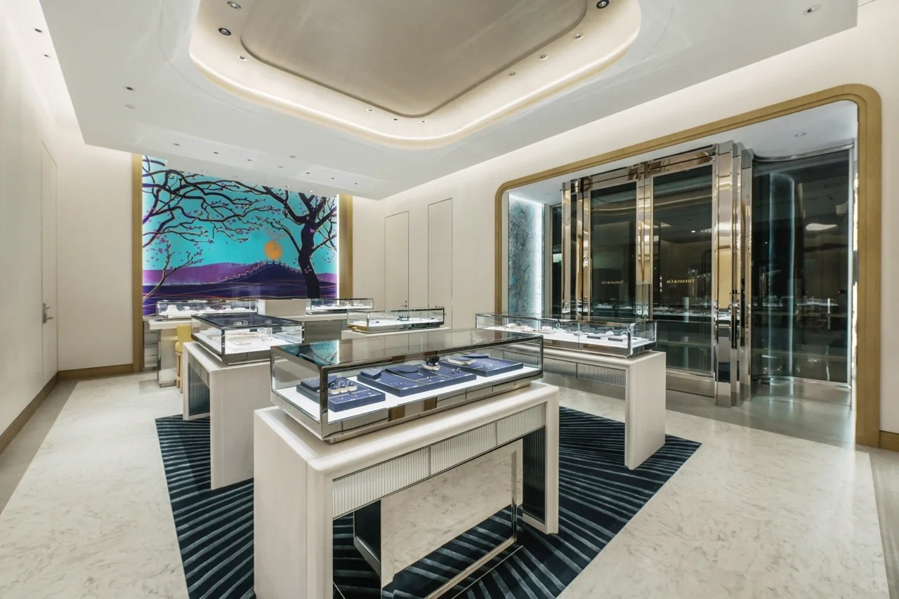 Layering Techniques for Stunning Jewellery Displays | LUXE Showcases