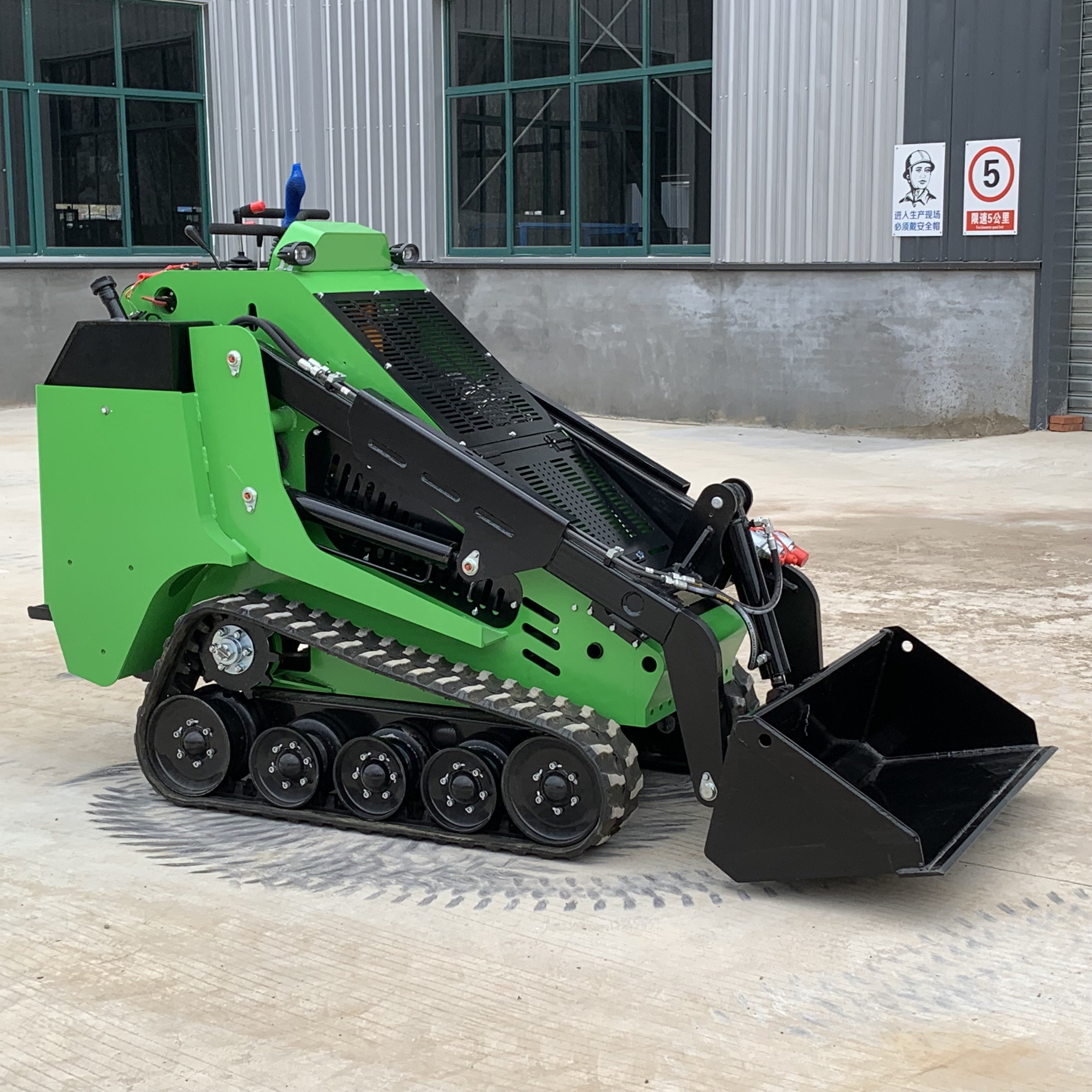 Mini Tracked Loader , Skid-steer Loader with Powerful Diesel Engine for ...