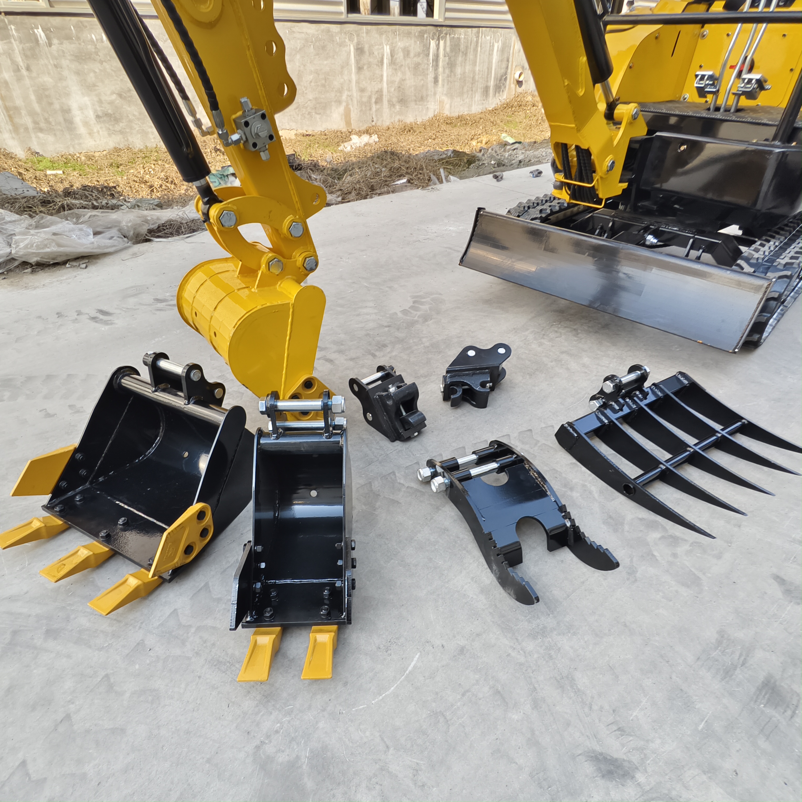 Mini Crawler Excavator 1.5 Ton Hydraulic Controls Easy Access for Farm ...