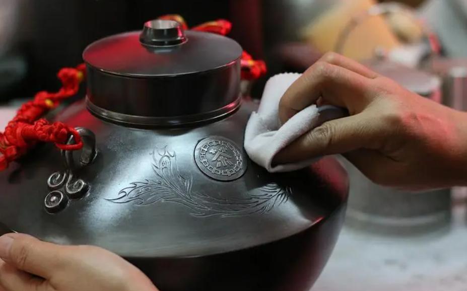 Complete Guide: How to Clean Resin Figurines | Ennas