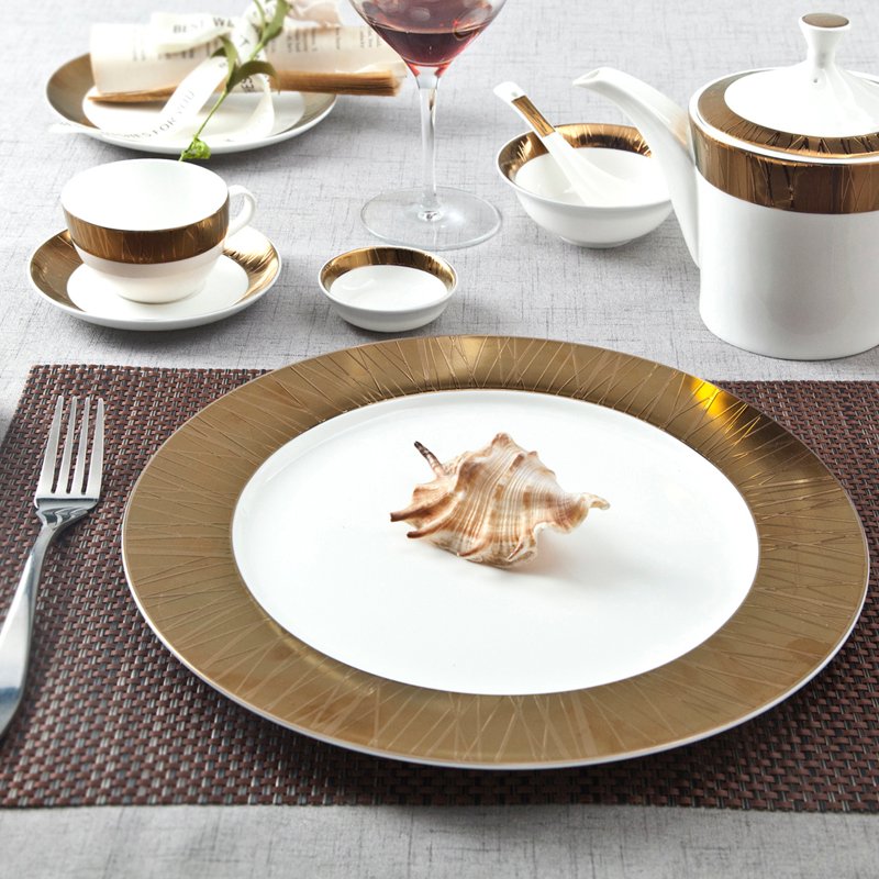 Golden and White Porcelain Fine Bone China Dinnerware with Embossed Rim