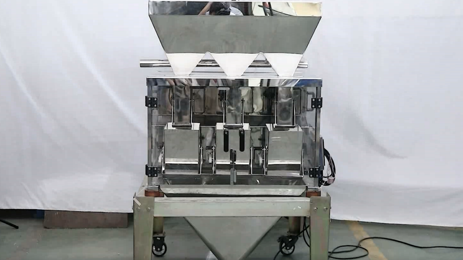 Transform Your Workflow with the Powder 3 Head Linear Weigher! | Kenwei
