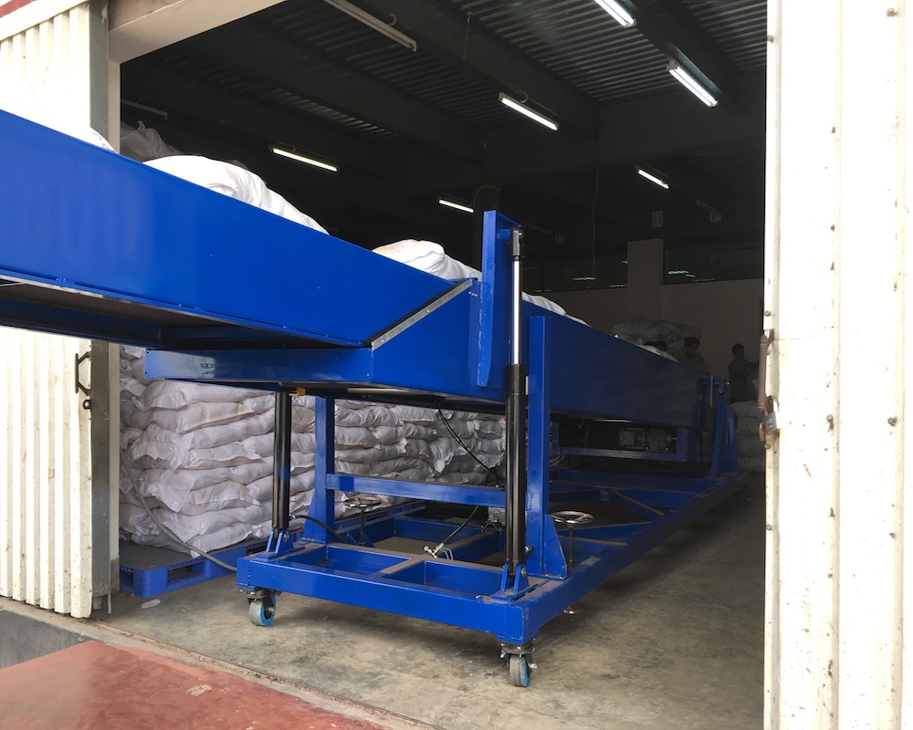 Custom Belt Conveyor System Company for Seaport | YiFan Conveyor