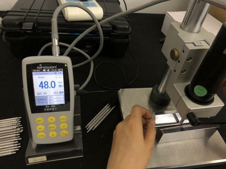 How to Measure the Hardness of Small Cylindrical Workpieces?