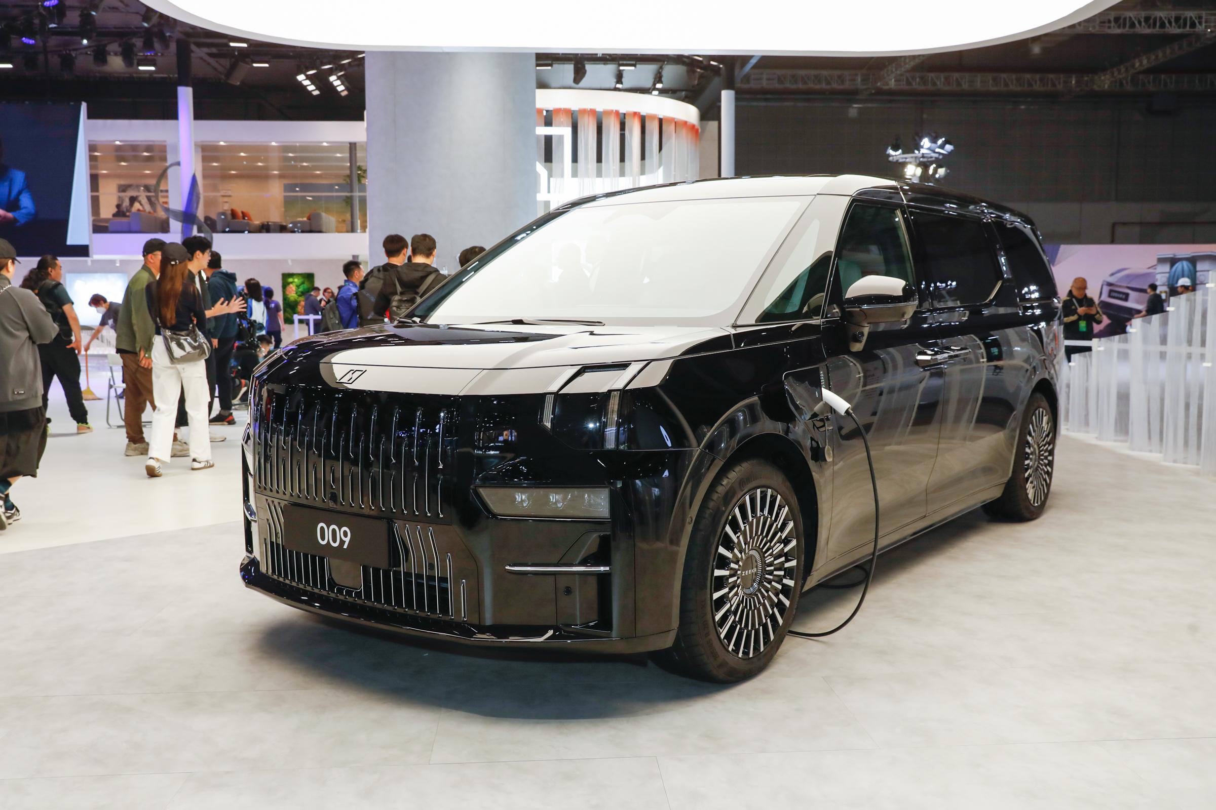 Zeekr 009 2024 with 7-Seater Walk-Through Version 4WD 140kWh Battery ...