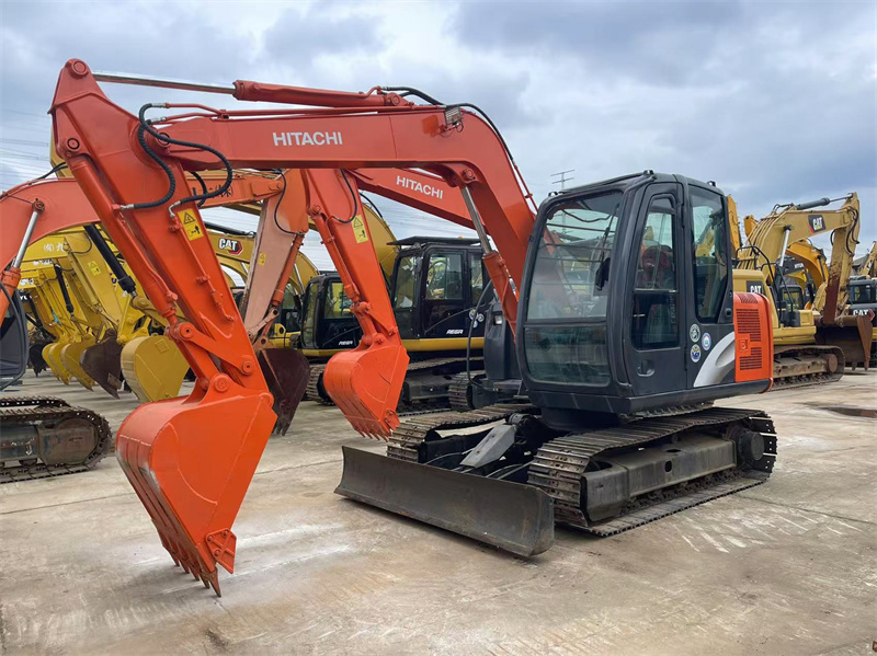 Used Hitachi ZX70 Excavator with Blade Used Hitachi Mini Digger on Sale ...